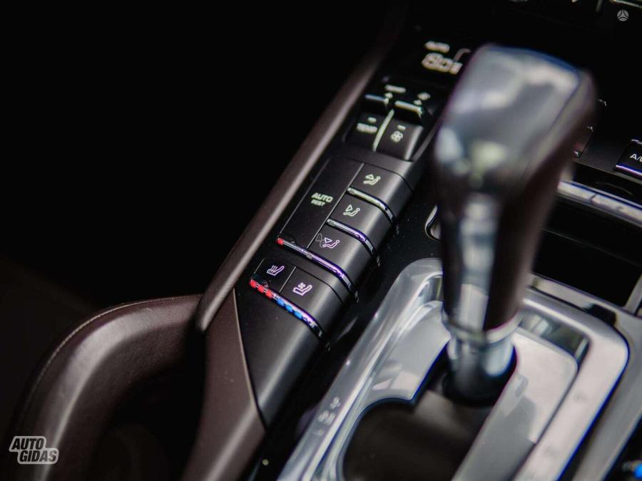 Melns Porsche Cayenne 2016 Marijampole, ar dzinēja tilpumu 3.00 L un nobraukumu 255 tūkst. km par 24450 €, foto 20 vietnē AUTOMOTO.COM.LV