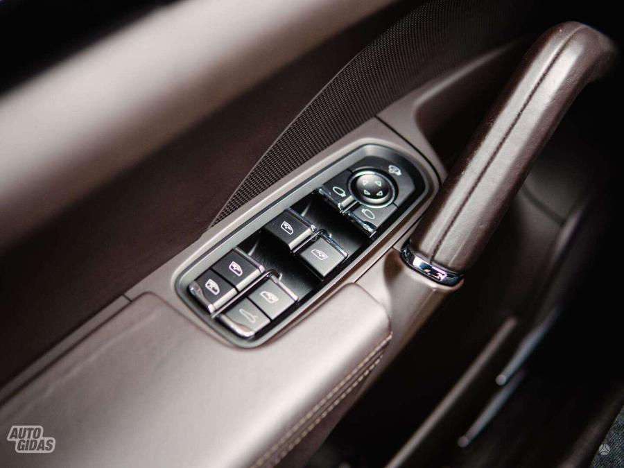 Melns Porsche Cayenne 2016 Marijampole, ar dzinēja tilpumu 3.00 L un nobraukumu 255 tūkst. km par 24450 €, foto 26 vietnē AUTOMOTO.COM.LV
