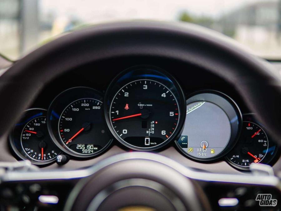 Melns Porsche Cayenne 2016 Marijampole, ar dzinēja tilpumu 3.00 L un nobraukumu 255 tūkst. km par 24450 €, foto 30 vietnē AUTOMOTO.COM.LV