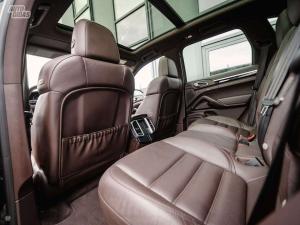 Melns Porsche Cayenne 2016 Marijampole, ar dzinēja tilpumu 3.00 L un nobraukumu 255 tūkst. km par 24450 €, foto 32 vietnē AUTOMOTO.COM.LV