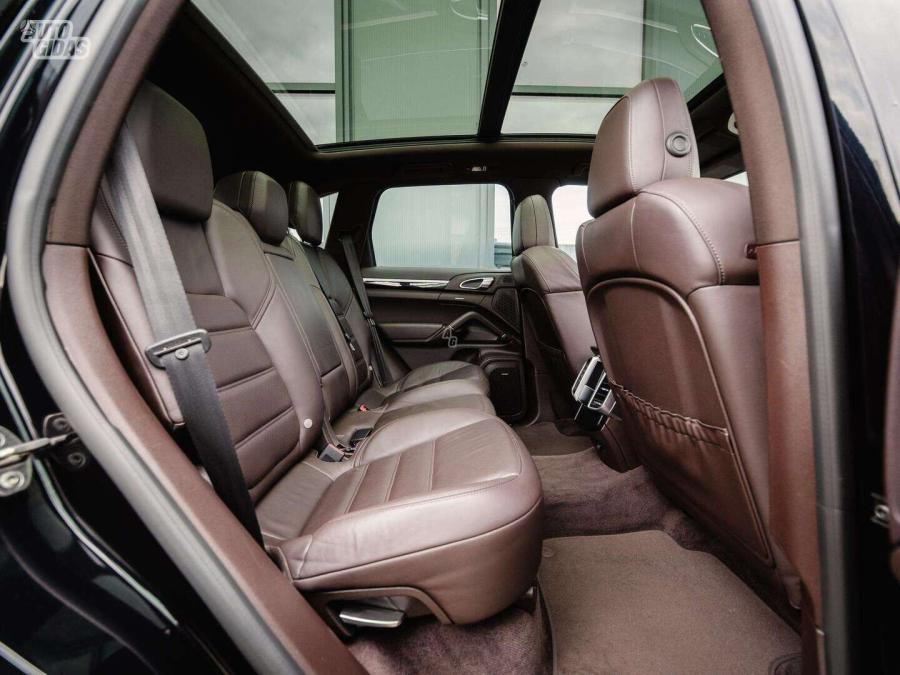Melns Porsche Cayenne 2016 Marijampole, ar dzinēja tilpumu 3.00 L un nobraukumu 255 tūkst. km par 24450 €, foto 33 vietnē AUTOMOTO.COM.LV