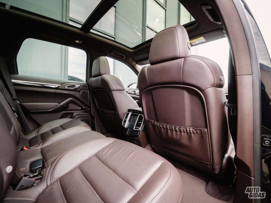 Melns Porsche Cayenne 2016 Marijampole, ar dzinēja tilpumu 3.00 L un nobraukumu 255 tūkst. km par 24450 €, foto 34 vietnē AUTOMOTO.COM.LV