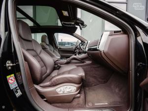Melns Porsche Cayenne 2016 Marijampole, ar dzinēja tilpumu 3.00 L un nobraukumu 255 tūkst. km par 24450 €, foto 36 vietnē AUTOMOTO.COM.LV