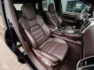 Melns Porsche Cayenne 2016 Marijampole, ar dzinēja tilpumu 3.00 L un nobraukumu 255 tūkst. km par 24450 €, foto 37 vietnē AUTOMOTO.COM.LV