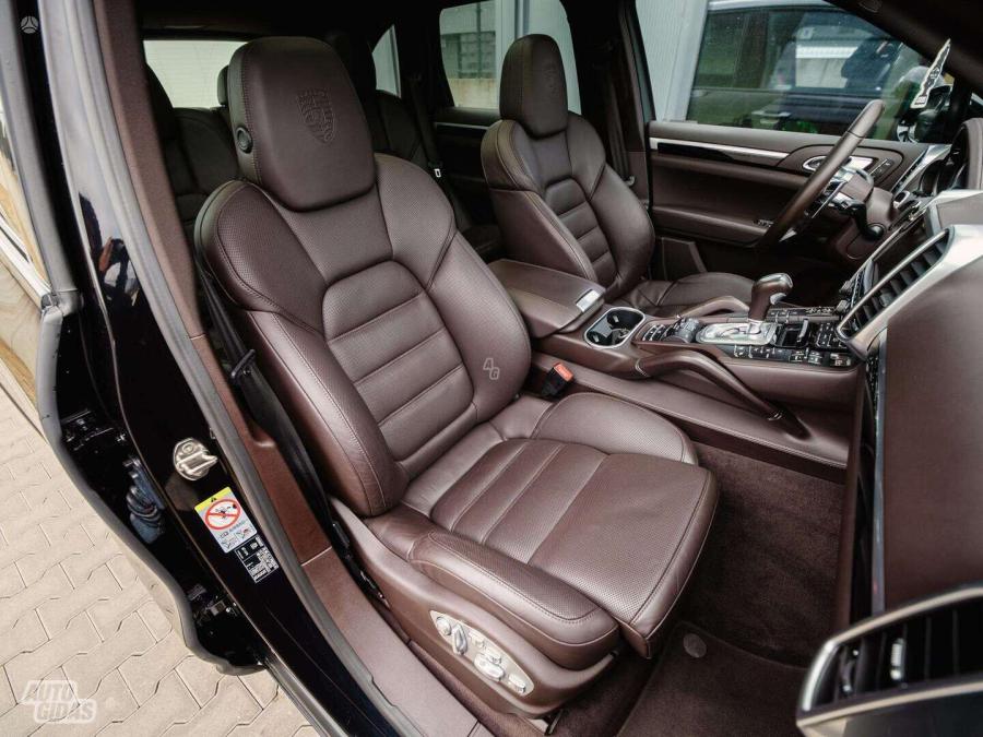 Melns Porsche Cayenne 2016 Marijampole, ar dzinēja tilpumu 3.00 L un nobraukumu 255 tūkst. km par 24450 €, foto 37 vietnē AUTOMOTO.COM.LV