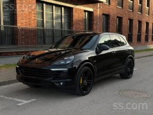 Black Porsche Cayenne 2016 in Riga, with an engine capacity of 3.00 L and mileage of 214 thousand km for 23500 €, photo  on AUTOMOTO.COM.LV