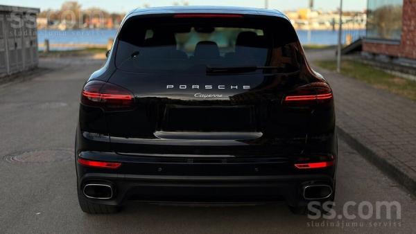 Melns Porsche Cayenne 2016 Rīga, ar dzinēja tilpumu 3.00 L un nobraukumu 214 tūkst. km par 23500 €, foto 3 vietnē AUTOMOTO.COM.LV