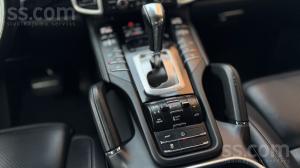 Black Porsche Cayenne 2016 in Riga, with an engine capacity of 3.00 L and mileage of 214 thousand km for 23500 €, photo 5 on AUTOMOTO.COM.LV