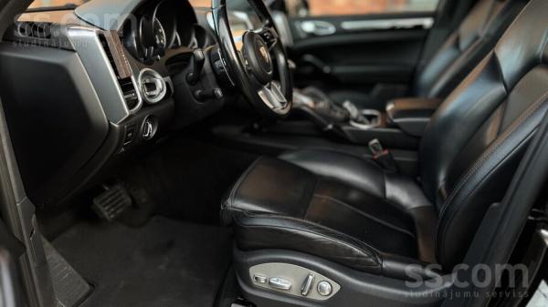 Melns Porsche Cayenne 2016 Rīga, ar dzinēja tilpumu 3.00 L un nobraukumu 214 tūkst. km par 23500 €, foto 6 vietnē AUTOMOTO.COM.LV