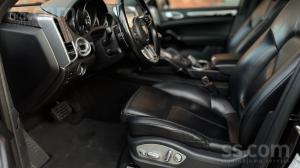 Black Porsche Cayenne 2016 in Riga, with an engine capacity of 3.00 L and mileage of 214 thousand km for 23500 €, photo 7 on AUTOMOTO.COM.LV