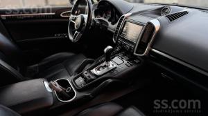 Black Porsche Cayenne 2016 in Riga, with an engine capacity of 3.00 L and mileage of 214 thousand km for 23500 €, photo 10 on AUTOMOTO.COM.LV