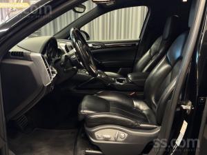 Melns Porsche Cayenne 2016 Rīga, ar dzinēja tilpumu 3.00 L un nobraukumu 216 tūkst. km par 25990 €, foto 11 vietnē AUTOMOTO.COM.LV