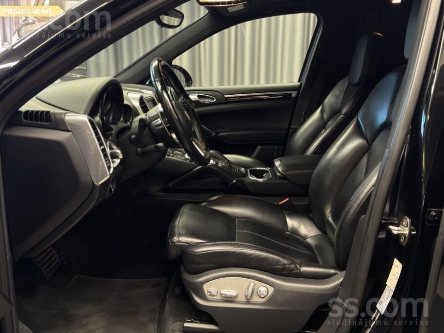 Melns Porsche Cayenne 2016 Rīga, ar dzinēja tilpumu 3.00 L un nobraukumu 216 tūkst. km par 25990 €, foto 11 vietnē AUTOMOTO.COM.LV