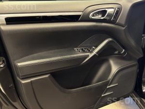 Melns Porsche Cayenne 2016 Rīga, ar dzinēja tilpumu 3.00 L un nobraukumu 216 tūkst. km par 25990 €, foto 12 vietnē AUTOMOTO.COM.LV