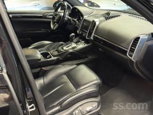 Melns Porsche Cayenne 2016 Rīga, ar dzinēja tilpumu 3.00 L un nobraukumu 216 tūkst. km par 25990 €, foto 13 vietnē AUTOMOTO.COM.LV