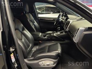 Melns Porsche Cayenne 2016 Rīga, ar dzinēja tilpumu 3.00 L un nobraukumu 216 tūkst. km par 25990 €, foto 14 vietnē AUTOMOTO.COM.LV