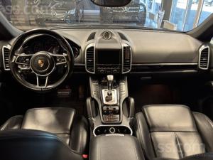 Melns Porsche Cayenne 2016 Rīga, ar dzinēja tilpumu 3.00 L un nobraukumu 216 tūkst. km par 25990 €, foto 15 vietnē AUTOMOTO.COM.LV