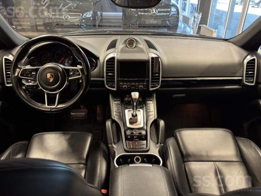 Melns Porsche Cayenne 2016 Rīga, ar dzinēja tilpumu 3.00 L un nobraukumu 216 tūkst. km par 25990 €, foto 15 vietnē AUTOMOTO.COM.LV