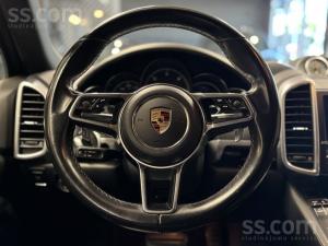 Melns Porsche Cayenne 2016 Rīga, ar dzinēja tilpumu 3.00 L un nobraukumu 216 tūkst. km par 25990 €, foto 16 vietnē AUTOMOTO.COM.LV