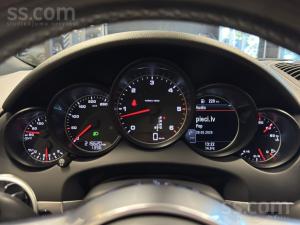 Melns Porsche Cayenne 2016 Rīga, ar dzinēja tilpumu 3.00 L un nobraukumu 216 tūkst. km par 25990 €, foto 17 vietnē AUTOMOTO.COM.LV