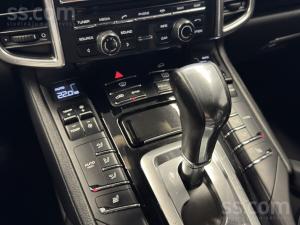 Melns Porsche Cayenne 2016 Rīga, ar dzinēja tilpumu 3.00 L un nobraukumu 216 tūkst. km par 25990 €, foto 20 vietnē AUTOMOTO.COM.LV