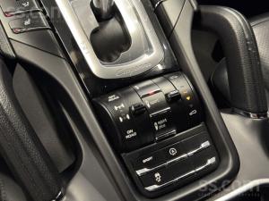 Melns Porsche Cayenne 2016 Rīga, ar dzinēja tilpumu 3.00 L un nobraukumu 216 tūkst. km par 25990 €, foto 21 vietnē AUTOMOTO.COM.LV