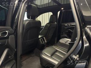 Melns Porsche Cayenne 2016 Rīga, ar dzinēja tilpumu 3.00 L un nobraukumu 216 tūkst. km par 25990 €, foto 24 vietnē AUTOMOTO.COM.LV
