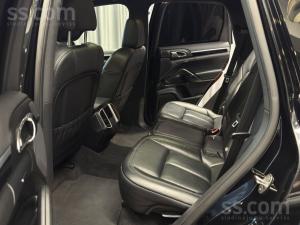 Melns Porsche Cayenne 2016 Rīga, ar dzinēja tilpumu 3.00 L un nobraukumu 216 tūkst. km par 25990 €, foto 25 vietnē AUTOMOTO.COM.LV