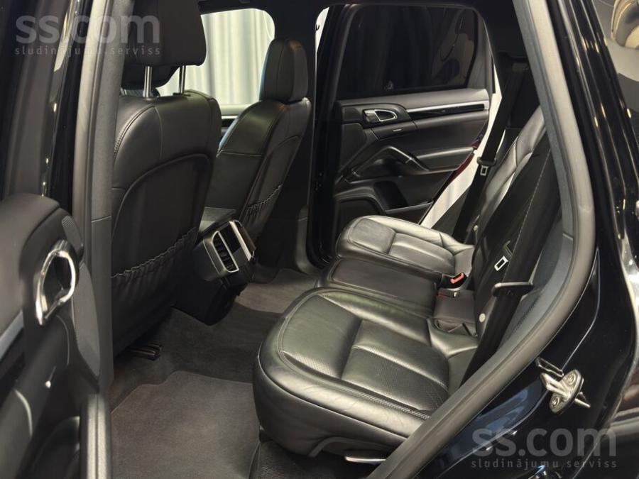 Melns Porsche Cayenne 2016 Rīga, ar dzinēja tilpumu 3.00 L un nobraukumu 216 tūkst. km par 25990 €, foto 25 vietnē AUTOMOTO.COM.LV