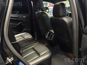 Melns Porsche Cayenne 2016 Rīga, ar dzinēja tilpumu 3.00 L un nobraukumu 216 tūkst. km par 25990 €, foto 26 vietnē AUTOMOTO.COM.LV