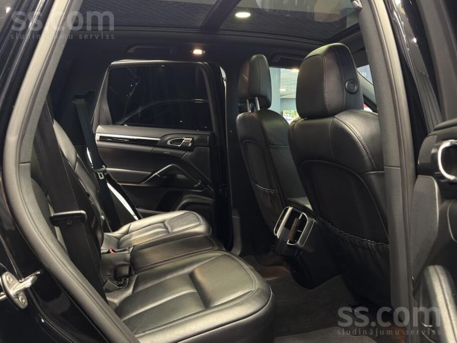 Melns Porsche Cayenne 2016 Rīga, ar dzinēja tilpumu 3.00 L un nobraukumu 216 tūkst. km par 25990 €, foto 27 vietnē AUTOMOTO.COM.LV