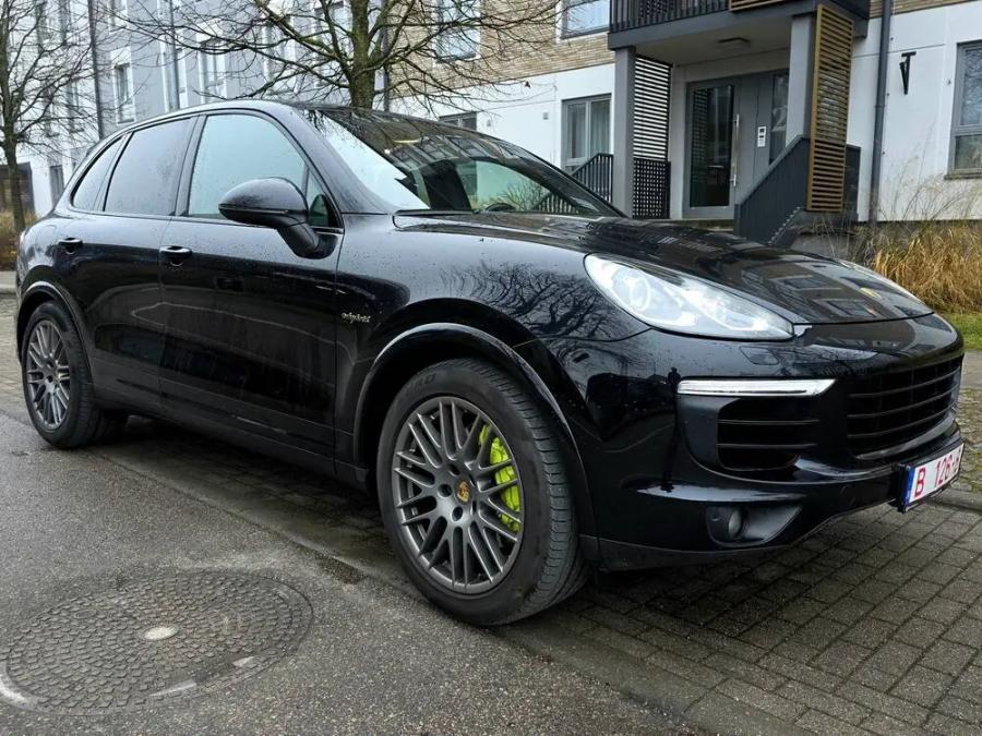 Melns Porsche Cayenne 2016 Rīga, ar dzinēja tilpumu 3.00 L un nobraukumu 204 tūkst. km par 19700 €, foto 1 vietnē AUTOMOTO.COM.LV