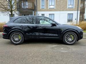 Melns Porsche Cayenne 2016 Rīga, ar dzinēja tilpumu 3.00 L un nobraukumu 204 tūkst. km par 19700 €, foto 5 vietnē AUTOMOTO.COM.LV