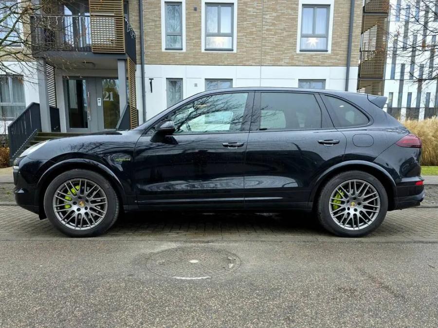 Melns Porsche Cayenne 2016 Rīga, ar dzinēja tilpumu 3.00 L un nobraukumu 204 tūkst. km par 19700 €, foto 9 vietnē AUTOMOTO.COM.LV