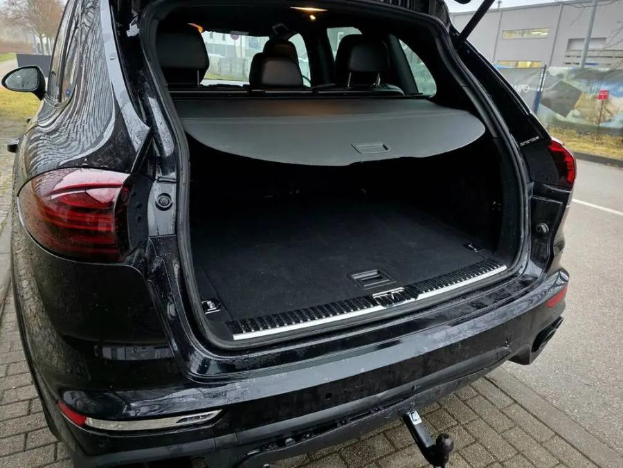 Melns Porsche Cayenne 2016 Rīga, ar dzinēja tilpumu 3.00 L un nobraukumu 204 tūkst. km par 19700 €, foto 13 vietnē AUTOMOTO.COM.LV