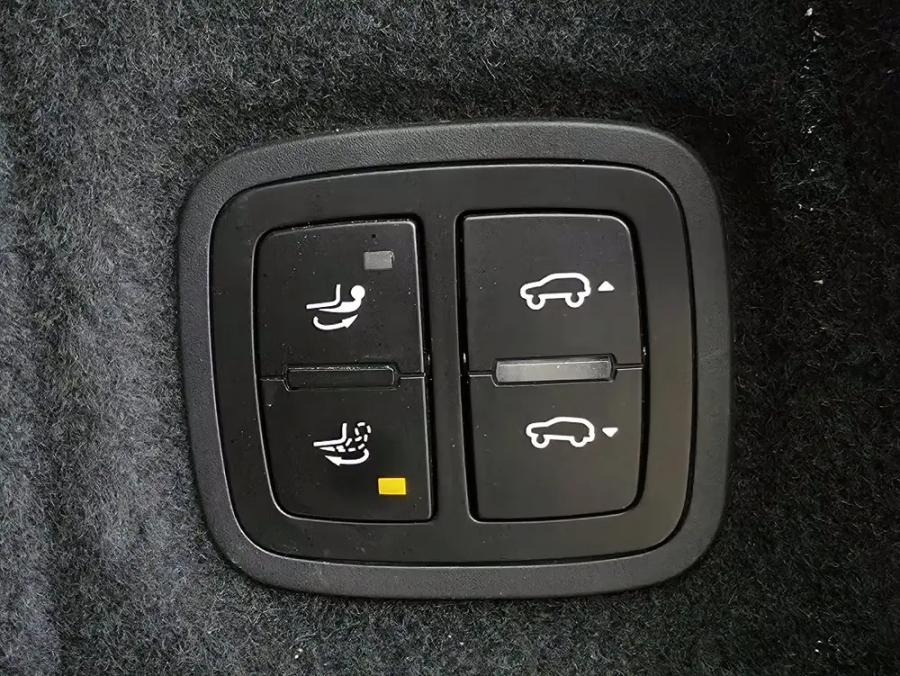 Melns Porsche Cayenne 2016 Rīga, ar dzinēja tilpumu 3.00 L un nobraukumu 204 tūkst. km par 19700 €, foto 16 vietnē AUTOMOTO.COM.LV
