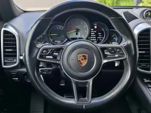Melns Porsche Cayenne 2016 Rīga, ar dzinēja tilpumu 3.00 L un nobraukumu 204 tūkst. km par 19700 €, foto 17 vietnē AUTOMOTO.COM.LV