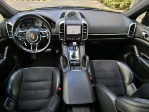 Melns Porsche Cayenne 2016 Rīga, ar dzinēja tilpumu 3.00 L un nobraukumu 204 tūkst. km par 19700 €, foto 18 vietnē AUTOMOTO.COM.LV