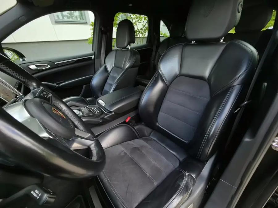 Melns Porsche Cayenne 2016 Rīga, ar dzinēja tilpumu 3.00 L un nobraukumu 204 tūkst. km par 19700 €, foto 19 vietnē AUTOMOTO.COM.LV
