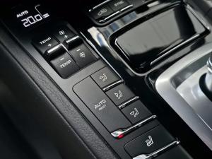 Melns Porsche Cayenne 2016 Rīga, ar dzinēja tilpumu 3.00 L un nobraukumu 204 tūkst. km par 19700 €, foto 21 vietnē AUTOMOTO.COM.LV