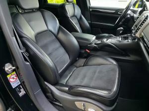 Melns Porsche Cayenne 2016 Rīga, ar dzinēja tilpumu 3.00 L un nobraukumu 204 tūkst. km par 19700 €, foto 24 vietnē AUTOMOTO.COM.LV