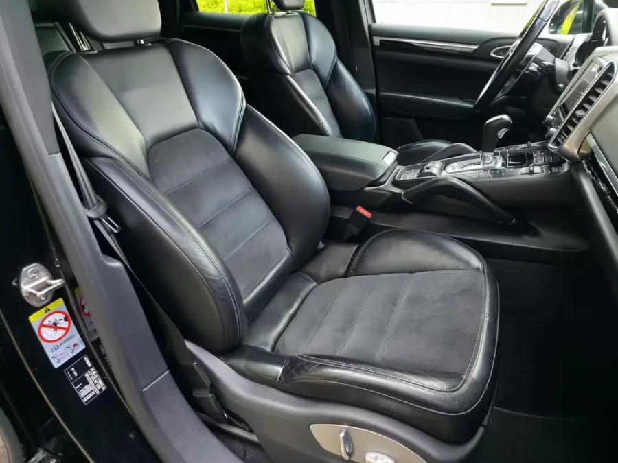 Melns Porsche Cayenne 2016 Rīga, ar dzinēja tilpumu 3.00 L un nobraukumu 204 tūkst. km par 19700 €, foto 24 vietnē AUTOMOTO.COM.LV