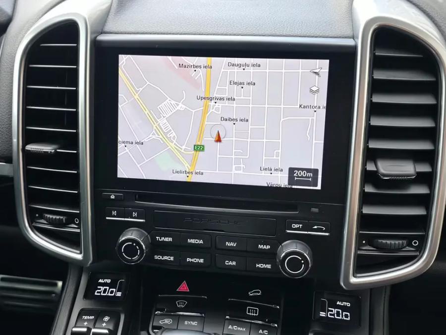 Melns Porsche Cayenne 2016 Rīga, ar dzinēja tilpumu 3.00 L un nobraukumu 204 tūkst. km par 19700 €, foto 27 vietnē AUTOMOTO.COM.LV