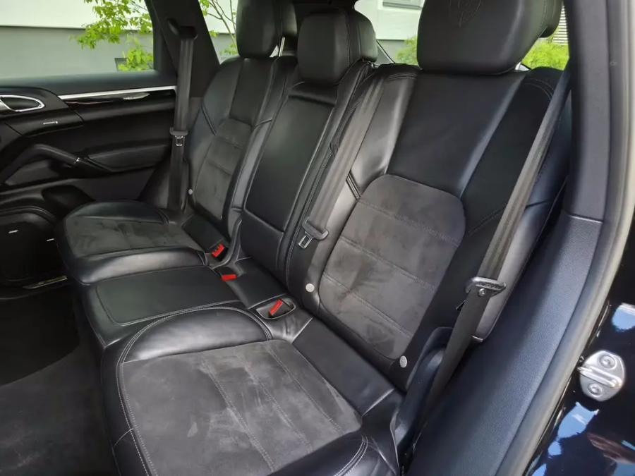 Melns Porsche Cayenne 2016 Rīga, ar dzinēja tilpumu 3.00 L un nobraukumu 204 tūkst. km par 19700 €, foto 29 vietnē AUTOMOTO.COM.LV