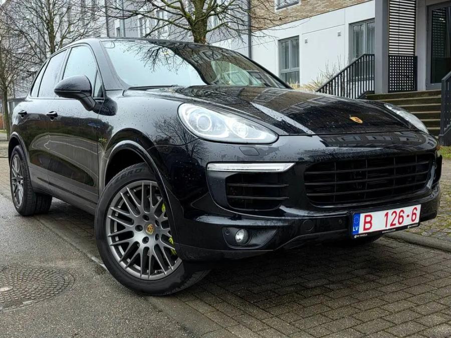 Melns Porsche Cayenne 2016 Rīga, ar dzinēja tilpumu 3.00 L un nobraukumu 204 tūkst. km par 19700 €, foto 30 vietnē AUTOMOTO.COM.LV