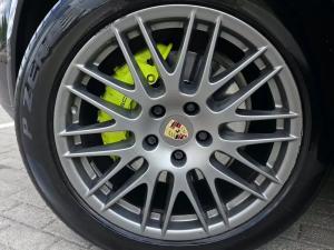 Melns Porsche Cayenne 2016 Rīga, ar dzinēja tilpumu 3.00 L un nobraukumu 204 tūkst. km par 19700 €, foto 31 vietnē AUTOMOTO.COM.LV
