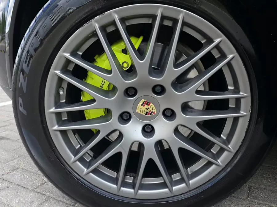 Melns Porsche Cayenne 2016 Rīga, ar dzinēja tilpumu 3.00 L un nobraukumu 204 tūkst. km par 19700 €, foto 31 vietnē AUTOMOTO.COM.LV
