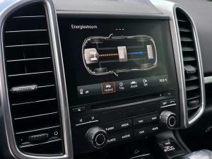Melns Porsche Cayenne 2016 Rīga, ar dzinēja tilpumu 3.00 L un nobraukumu 204 tūkst. km par 19700 €, foto 33 vietnē AUTOMOTO.COM.LV