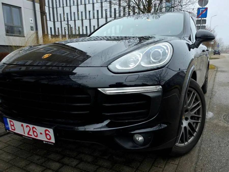 Melns Porsche Cayenne 2016 Rīga, ar dzinēja tilpumu 3.00 L un nobraukumu 204 tūkst. km par 19700 €, foto 34 vietnē AUTOMOTO.COM.LV
