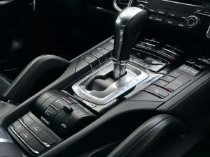 Melns Porsche Cayenne 2016 Rīga, ar dzinēja tilpumu 3.00 L un nobraukumu 204 tūkst. km par 19700 €, foto 39 vietnē AUTOMOTO.COM.LV